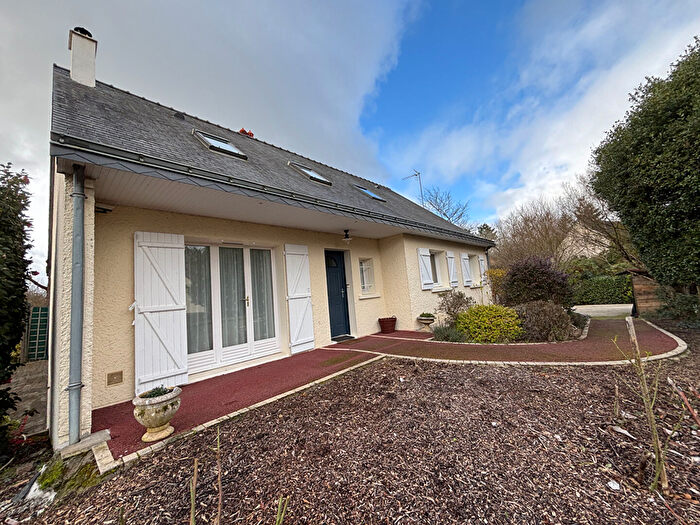 Maison à vendre - Seiches-sur-le-Loir - 6 pièces - 5 chambres