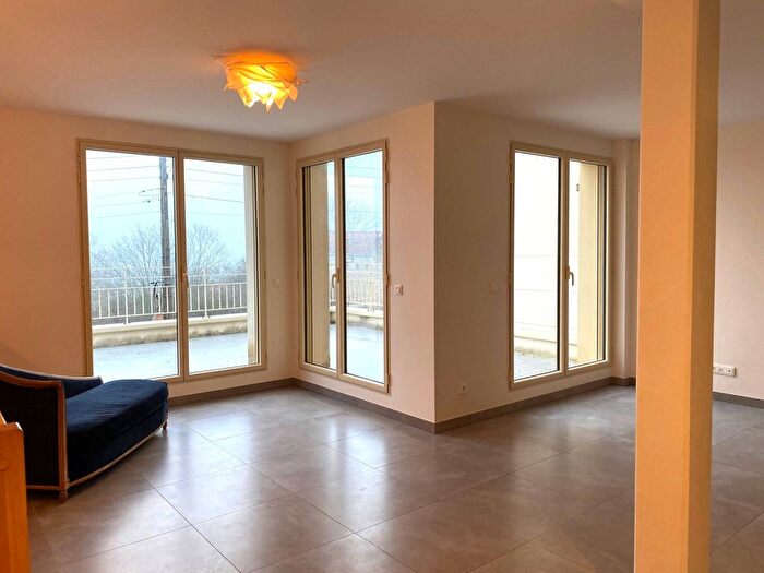 Appartement à louer - Villennes-sur-Seine - 5 pièces - 4 chambres