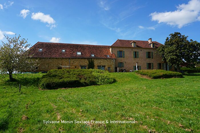 Maison à vendre - Excideuil - 17 pièces - 11 chambres