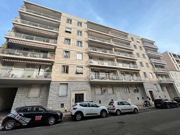 Appartement à vendre - Alès, Centre-ville - 3 pièces - 2 chambres