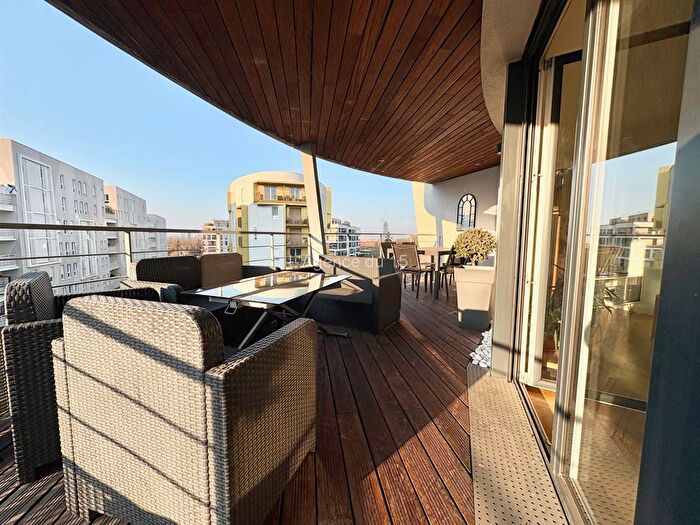 Appartement à vendre - Issy-les-Moulineaux, Les Epinettes, Le Fort, Les Hauts dIssy - 3 pièces - 2 chambres