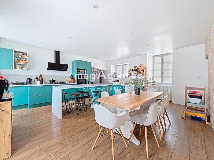 Maison à vendre - Saint-Pierre-des-Échaubrognes - 6 pièces - 4 chambres