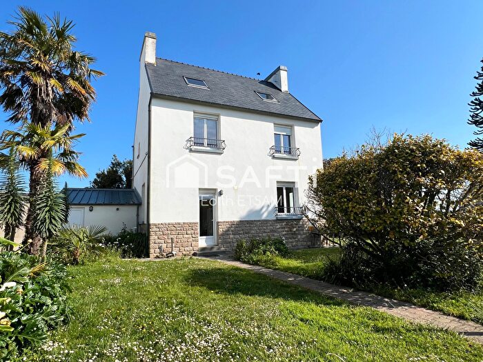 Maison à vendre - Plonéour-Lanvern - 6 pièces - 5 chambres