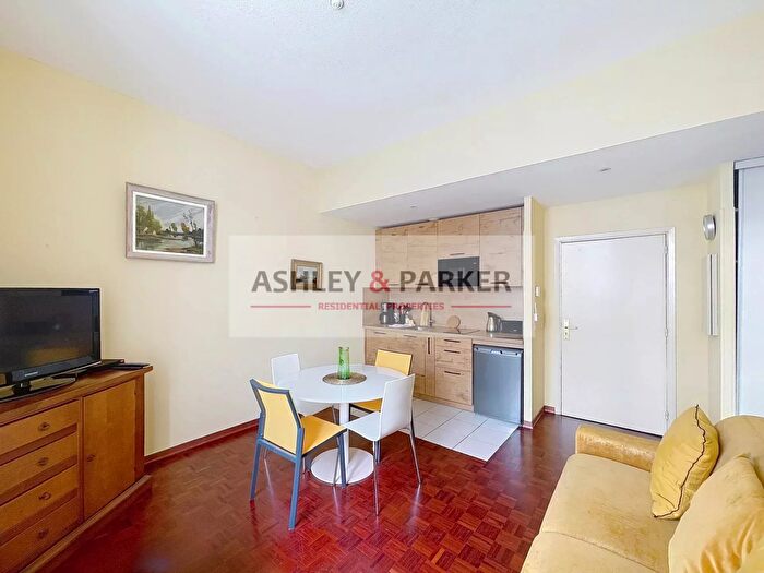 Appartement à vendre - Nice, Centre-ville - 2 pièces - 1 chambre