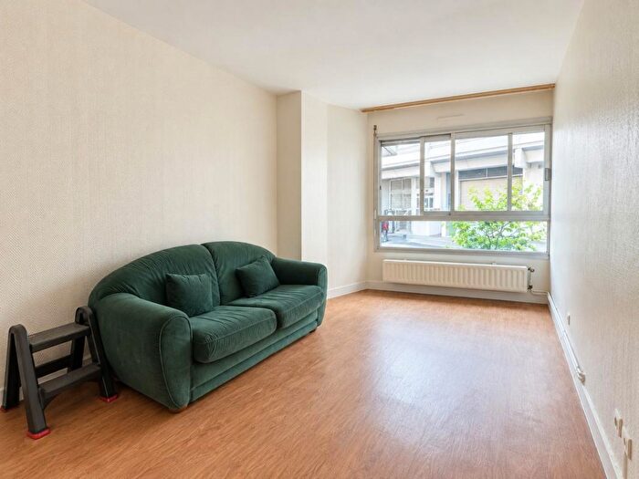 Appartement 3 pièces à vendre à Paris 15ème, Violet, Commerce