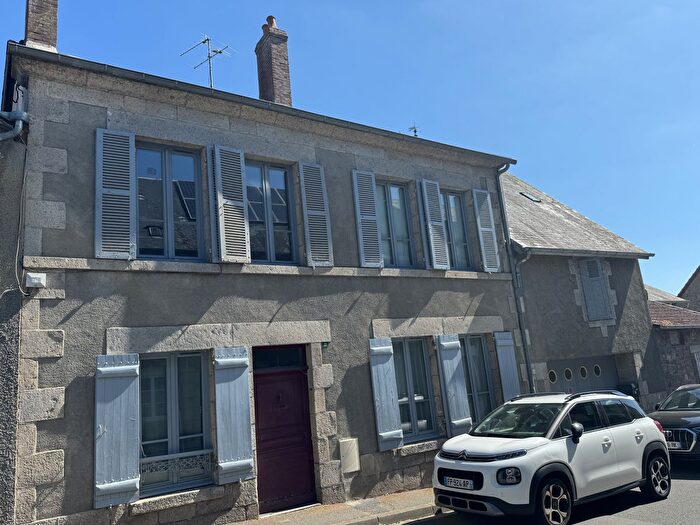 Maison à vendre - Saint-Vaury - 8 pièces - 5 chambres