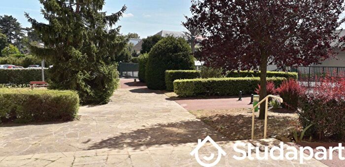 Appartement à louer - Les Louvrais, Pontoise - 1 pièce - 1 chambre