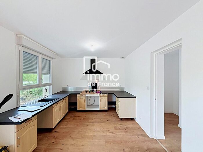 Hambers - Maison 4 pièces à louer