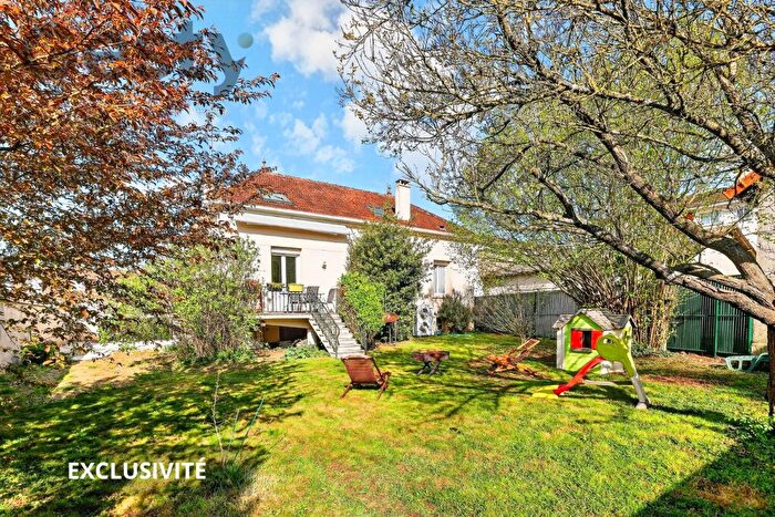 Maison à vendre - Saint-Fargeau-Ponthierry - 7 pièces - 5 chambres