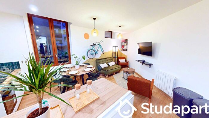 Appartement à louer - Croix Luizet, Villeurbanne - 1 pièce - 2 chambres