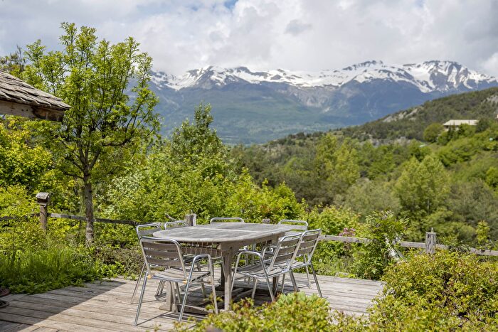 Maison à vendre - Saint-André-dEmbrun - 20 pièces - 13 chambres