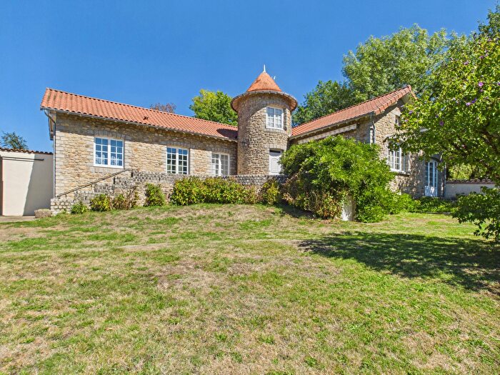 Maison 15 pièces à vendre à Saint-Barthélemy-de-Bussière