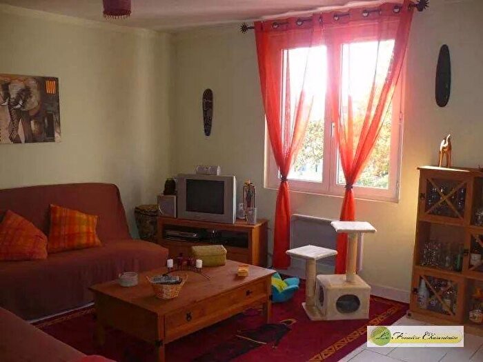 Appartement à louer - Vieil Angoulême-Centre Ville - 3 pièces - 2 chambres