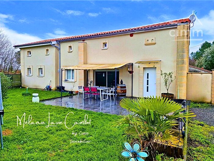 Maison à vendre - Étauliers - 6 pièces - 5 chambres