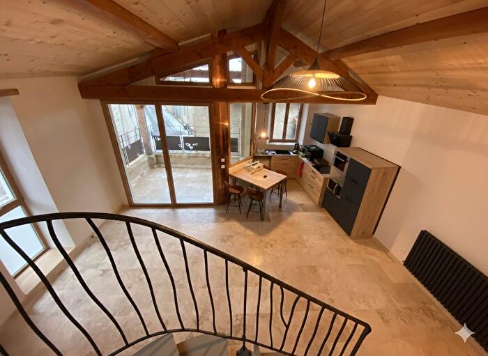 Maison à louer - Poyols - 6 pièces - 4 chambres