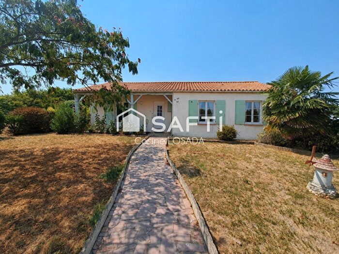 Maison 5 pièces à Les Magnils-Reigniers, à vendre