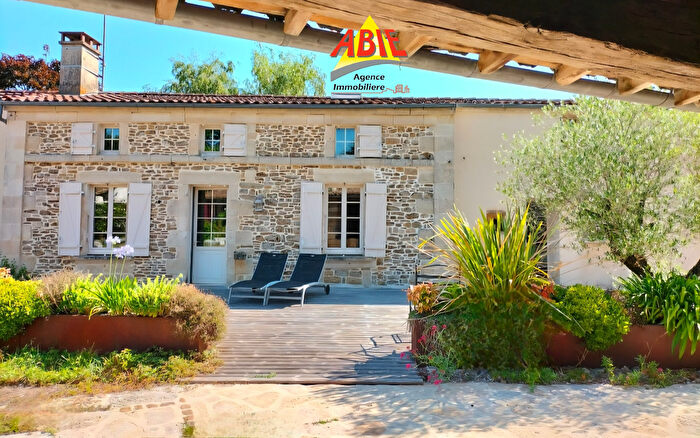 Maison à vendre - Vouillé - 6 pièces - 5 chambres