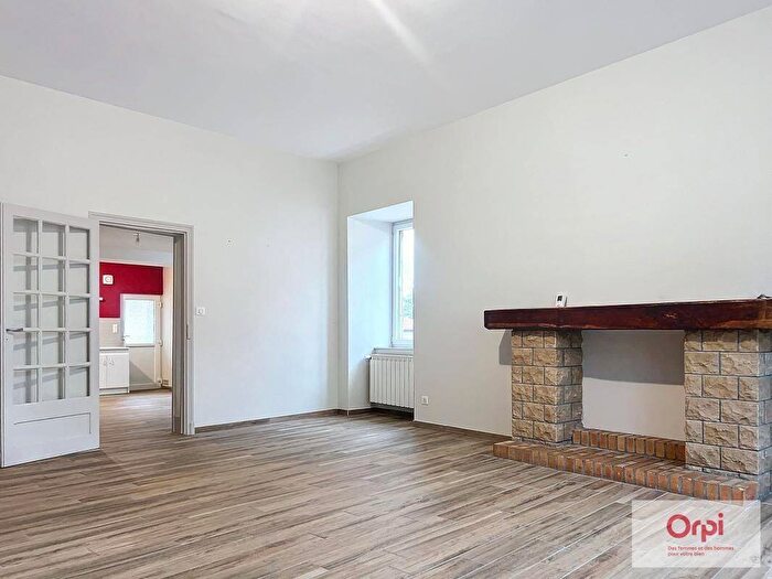 Appartement 4 pièces à Montmarault, à louer