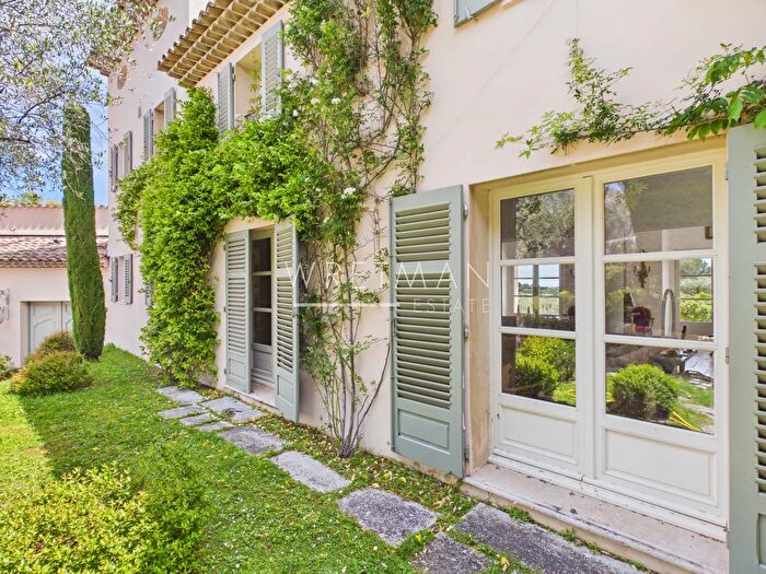 Châteauneuf-Grasse : Maison 8 pièces à vendre