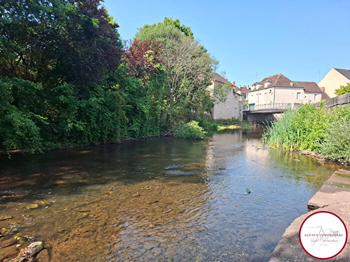 Maison à vendre - Saint-Amand-Montrond - 6 pièces - 3 chambres