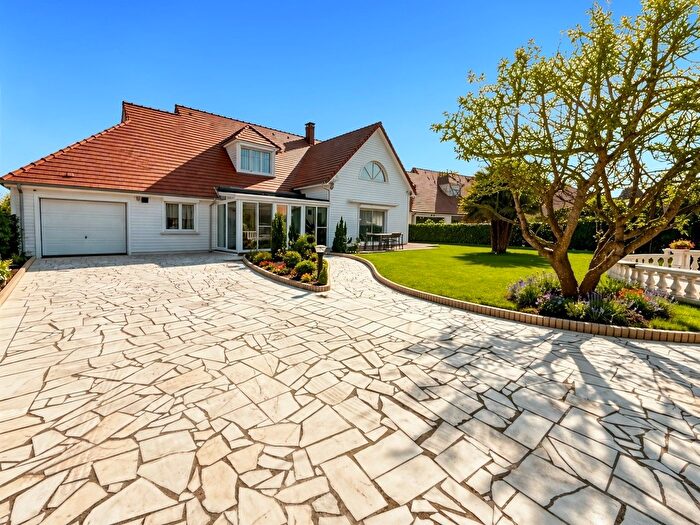 Maison à vendre - Magny-le-Hongre - 7 pièces - 5 chambres