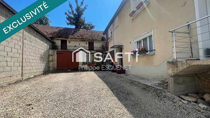 Maison à vendre - Mareuil-le-Port - 8 pièces - 6 chambres