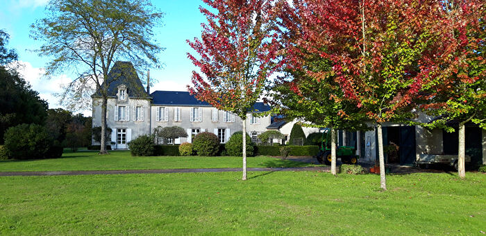 Maison à vendre - Moutiers-les-Mauxfaits - 13 pièces - 7 chambres