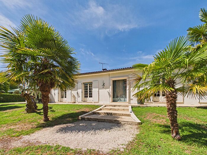 Maison 10 pièces à vendre à Aigre