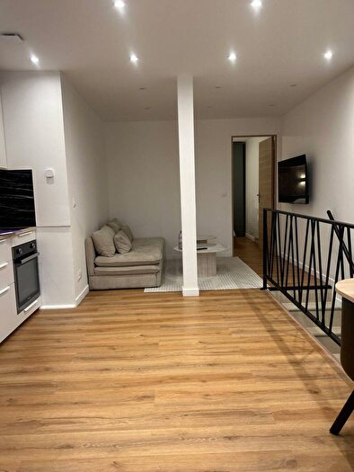 Appartement à louer - La Fourche-Guy Môquet, Paris ème arrondissement - 2 pièces - 1 chambre