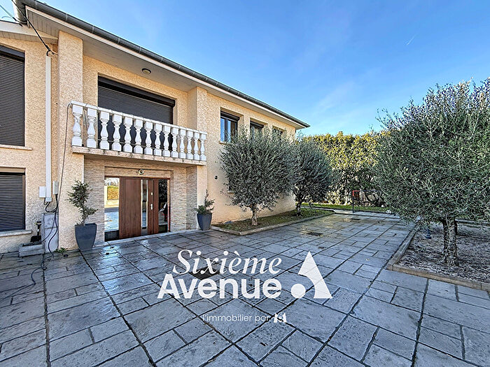 Maison à vendre - Décines-Charpieu, Bonneveau - 7 pièces - 6 chambres