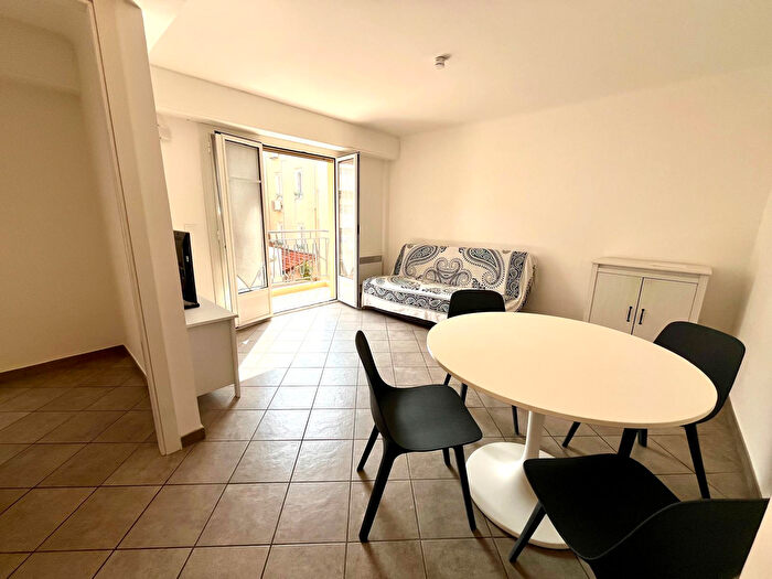 Appartement à louer - Menton, Hôtel de Ville, Vieille Ville, Musée, Madone, Carnolès - 2 pièces - 1 chambre