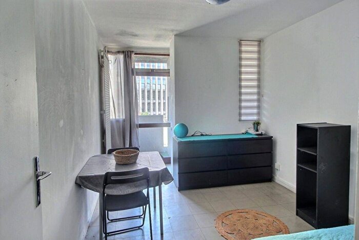 Appartement à louer - La Timone, Marseille ème arrondissement - 1 pièce