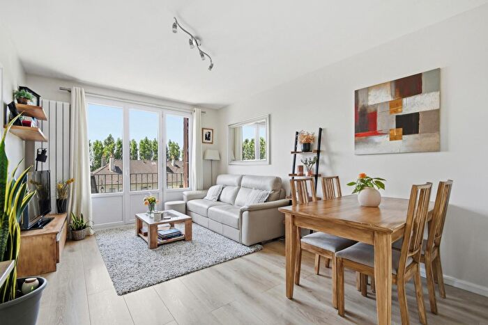 Noisy-le-Roi : Appartement 3 pièces à vendre