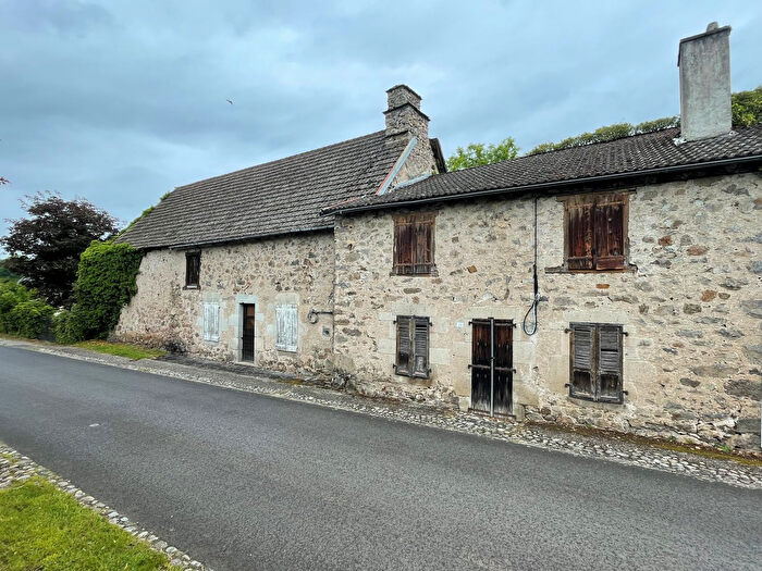 Antignac : Maison 5 pièces à vendre
