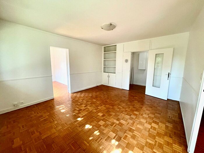 Carrieres, Charenton-le-Pont : Appartement 4 pièces à louer