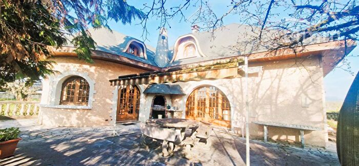 Les Abrets : Maison 9 pièces à vendre