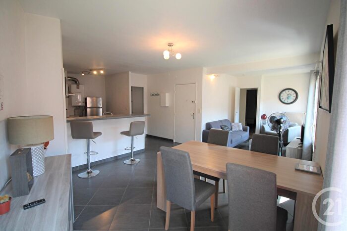 Appartement à louer - Sarlat-la-Canéda - 3 pièces - 2 chambres