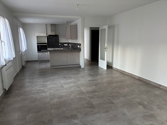 Appartement à louer - Sainte-Colombe - 3 pièces - 2 chambres