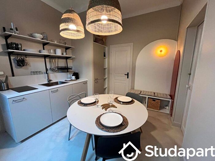 Appartement à louer - Magnanen-Teinturiers, Avignon - 1 pièce - 2 chambres