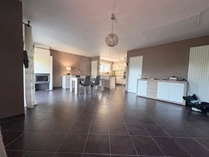 Maison 6 pièces à Ville-la-Grand, à vendre