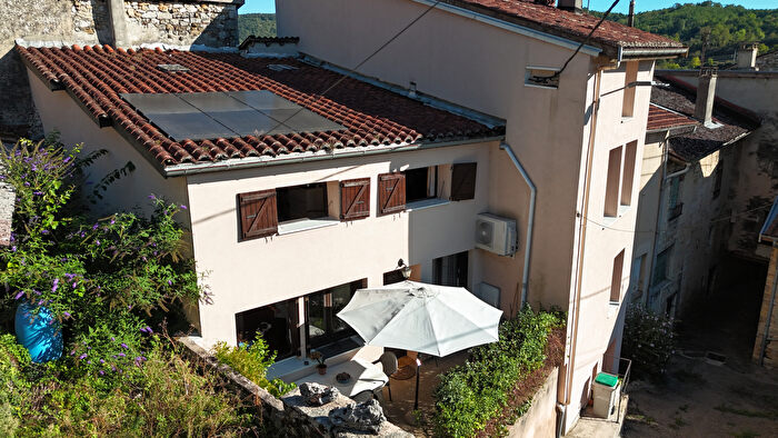 Maison 8 pièces à Poncin, à vendre