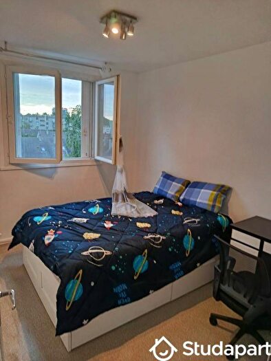 Appartement à louer - Rive Gauche-Biondi Volets Verts, Creil - 1 pièce - 4 chambres