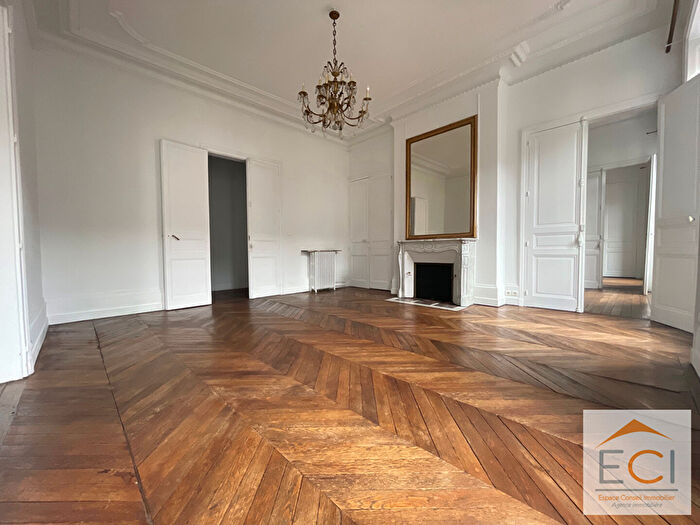 Appartement à louer - Limoges, Centre-ville, Hôtel de Ville, Emailleurs - 6 pièces - 4 chambres