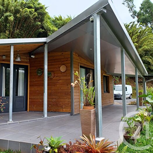 Maison à louer - Saint-Denis, Le Brûlé - 2 pièces - 1 chambre