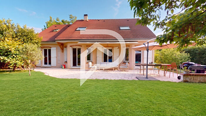 Noisy-le-Roi - Maison 9 pièces à vendre