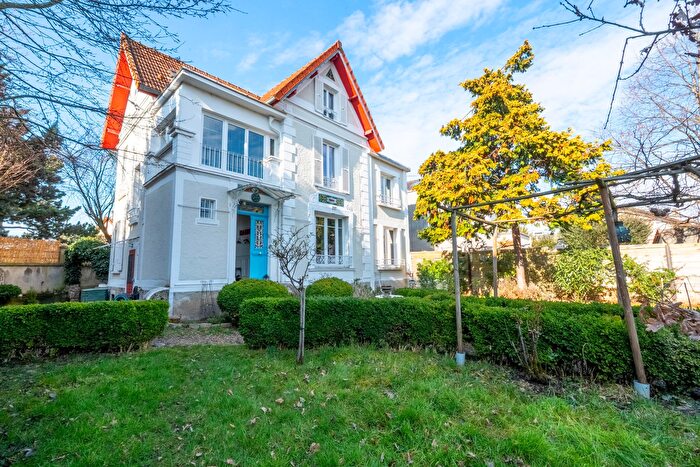 Maison à vendre - Neuilly-Plaisance, Eglise, Gare - 7 pièces - 4 chambres