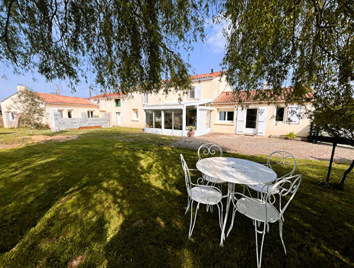 Maison à vendre - Sainte-Flaive-des-Loups - 9 pièces - 6 chambres