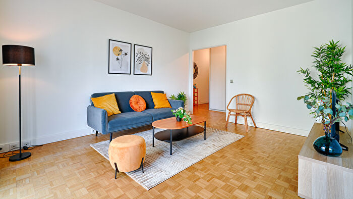 Appartement à louer - Paris e , Auteuil-Nord, Jasmin, Mirabeau - 4 pièces - 2 chambres