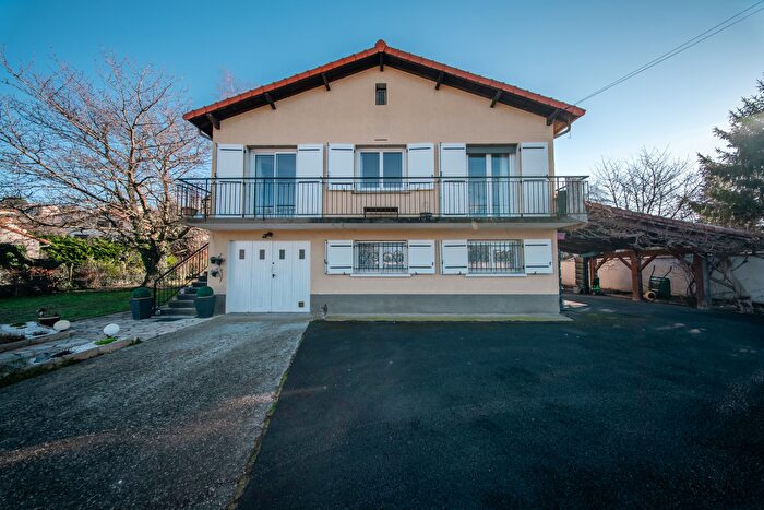 Maison à vendre - Pérignat-sur-Allier - 6 pièces - 5 chambres