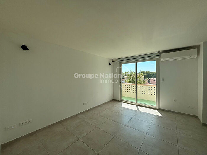 Beaucaire, Centre-ville : Appartement 3 pièces à louer